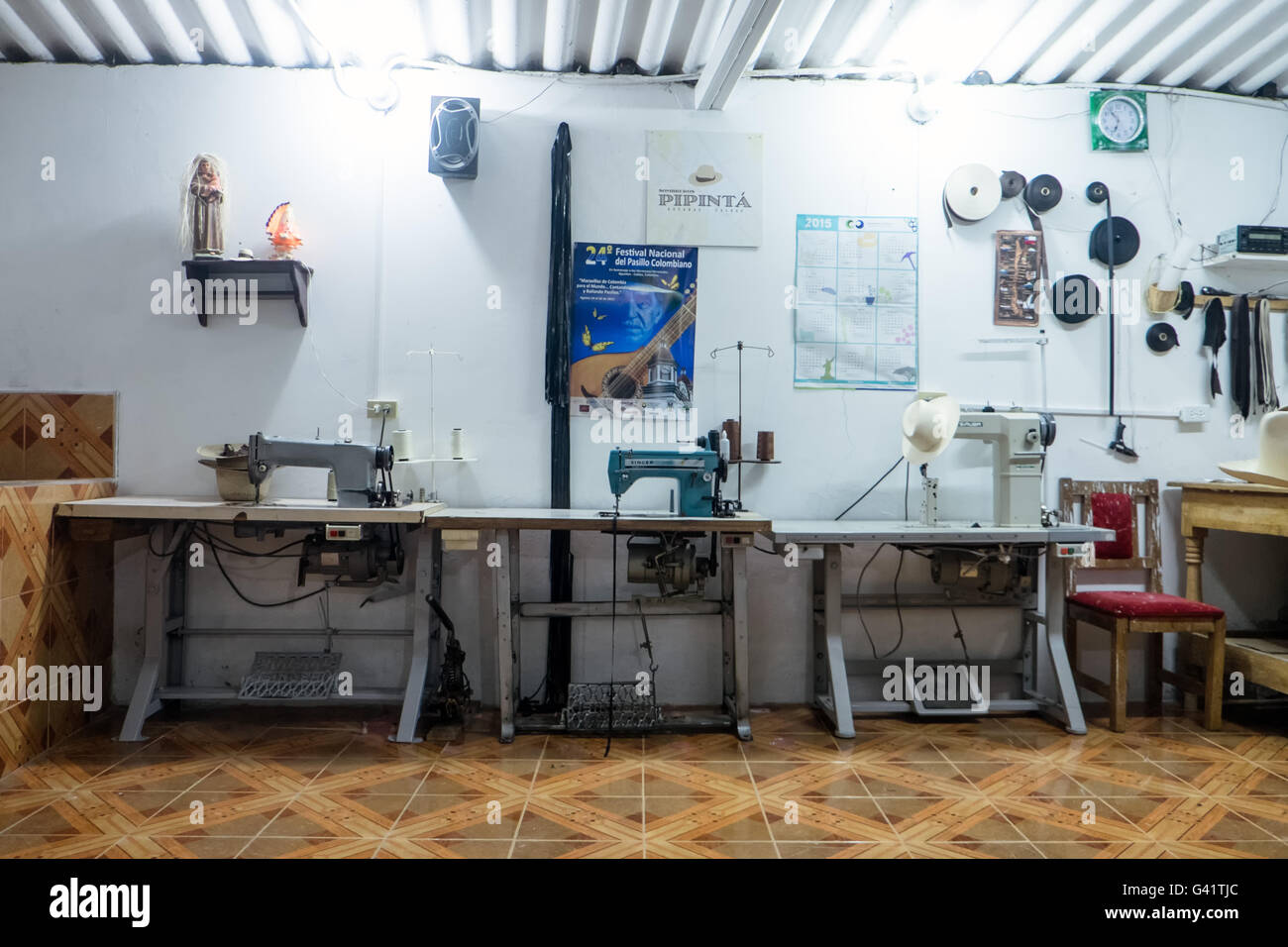 Hat making equipment hi-res stock photography and images - Alamy