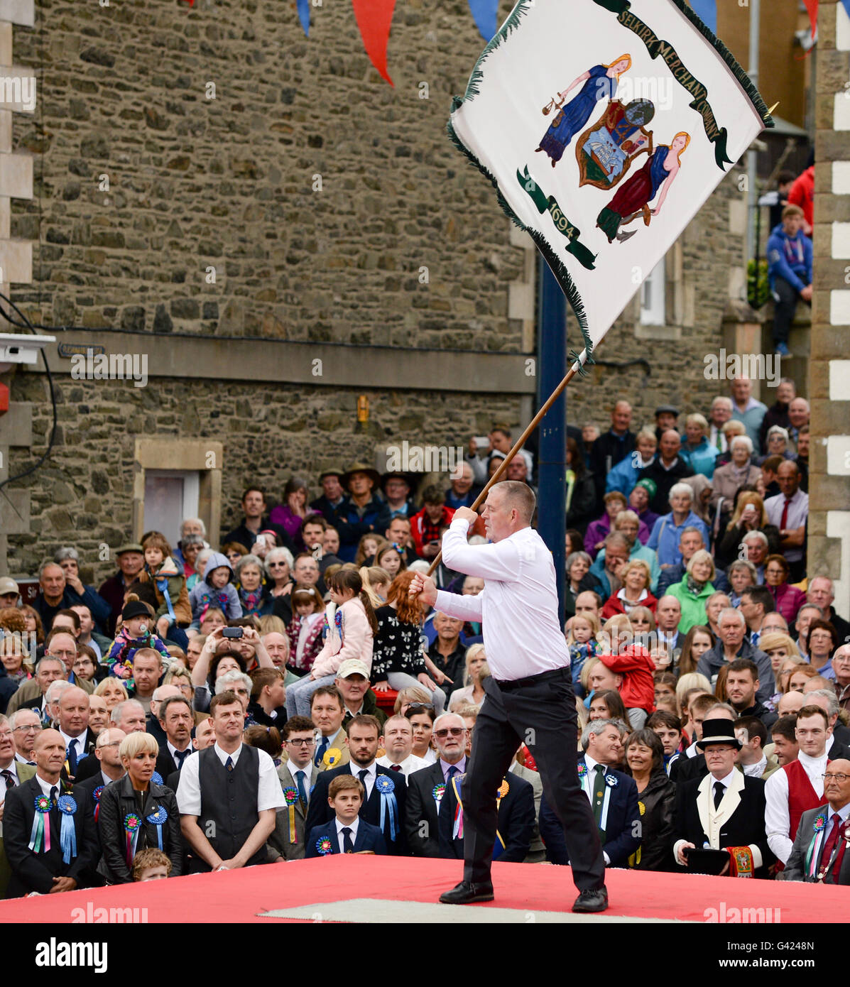 Selkirk, Scottish Borders, UK. 17 Jun 2016. Casting the Colours Selkirk ...