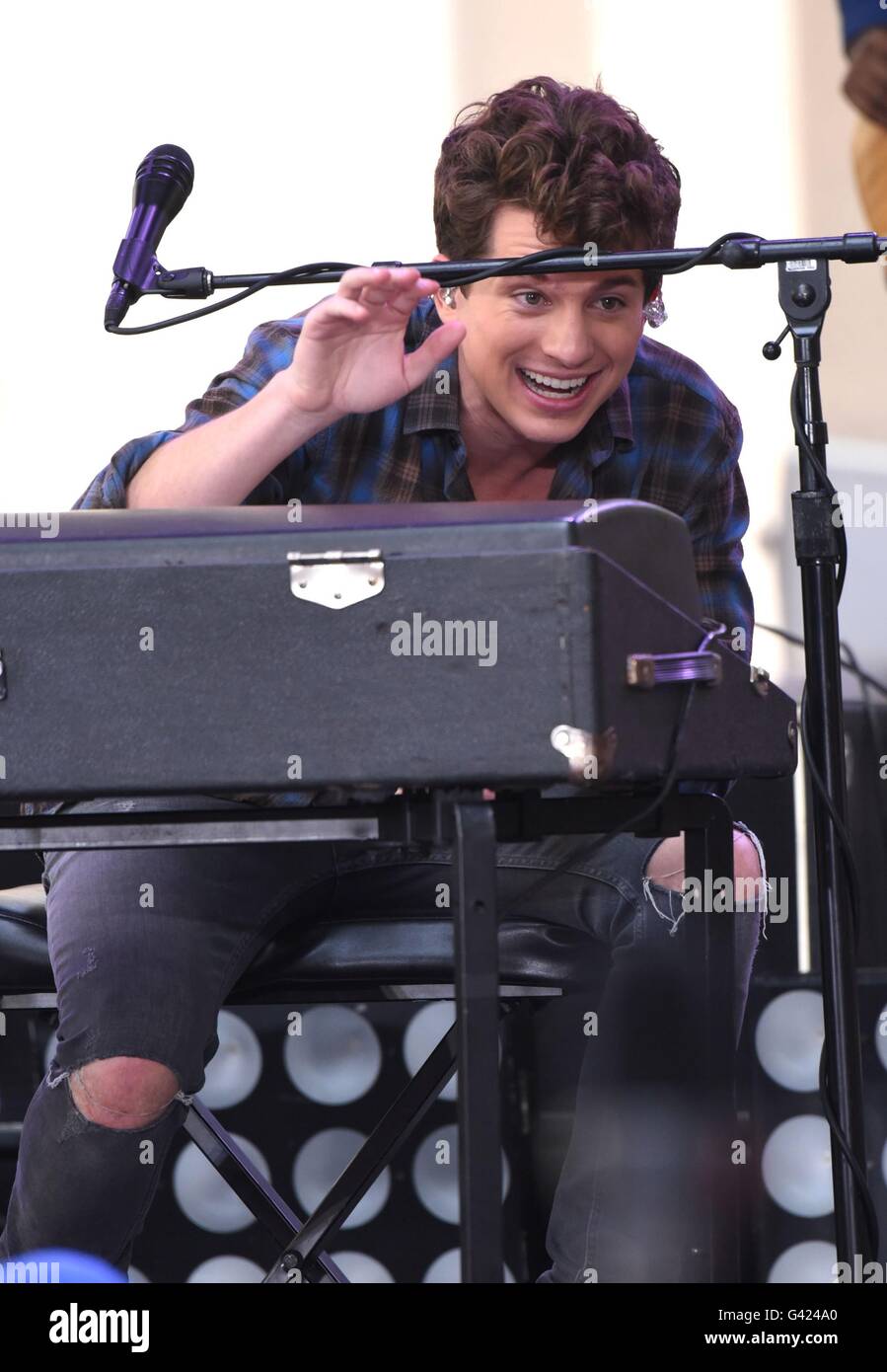 Charlie puth hi-res stock photography and images - Alamy