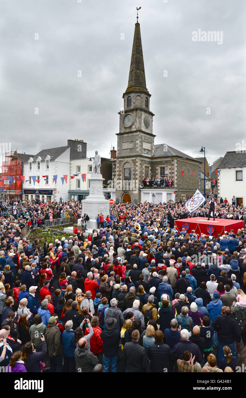 Selkirk, Scottish Borders, UK. 17 Jun 2016. Casting the Colours in the ...