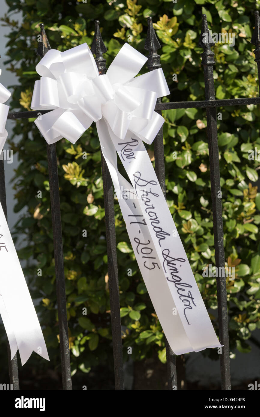 Charleston, United States. 17th June, 2016. A bow with the name of Rev ...
