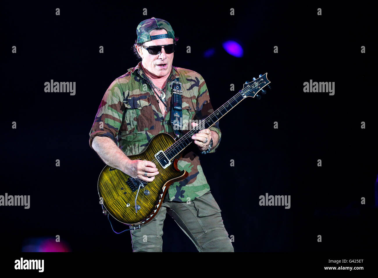 Coastal credit union amphitheatre hi-res stock photography and images ...