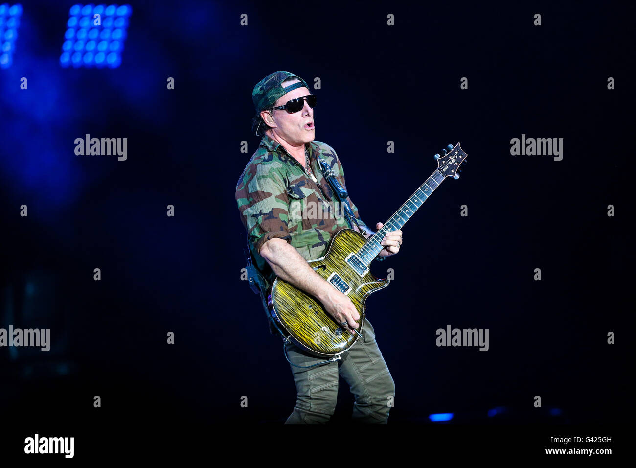 Coastal credit union amphitheatre hi-res stock photography and images ...