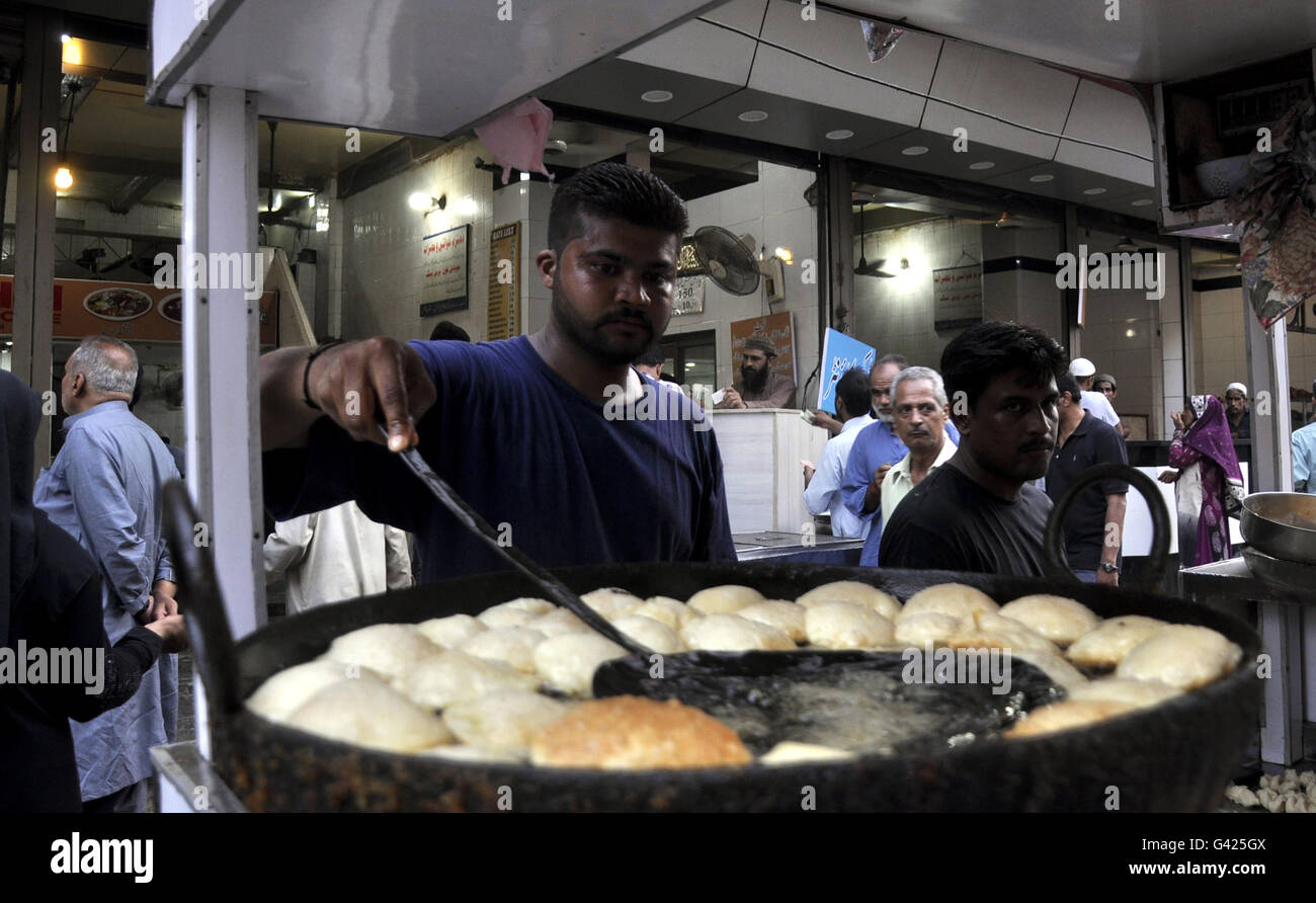 Karachi vendor hi-res stock photography and images - Alamy