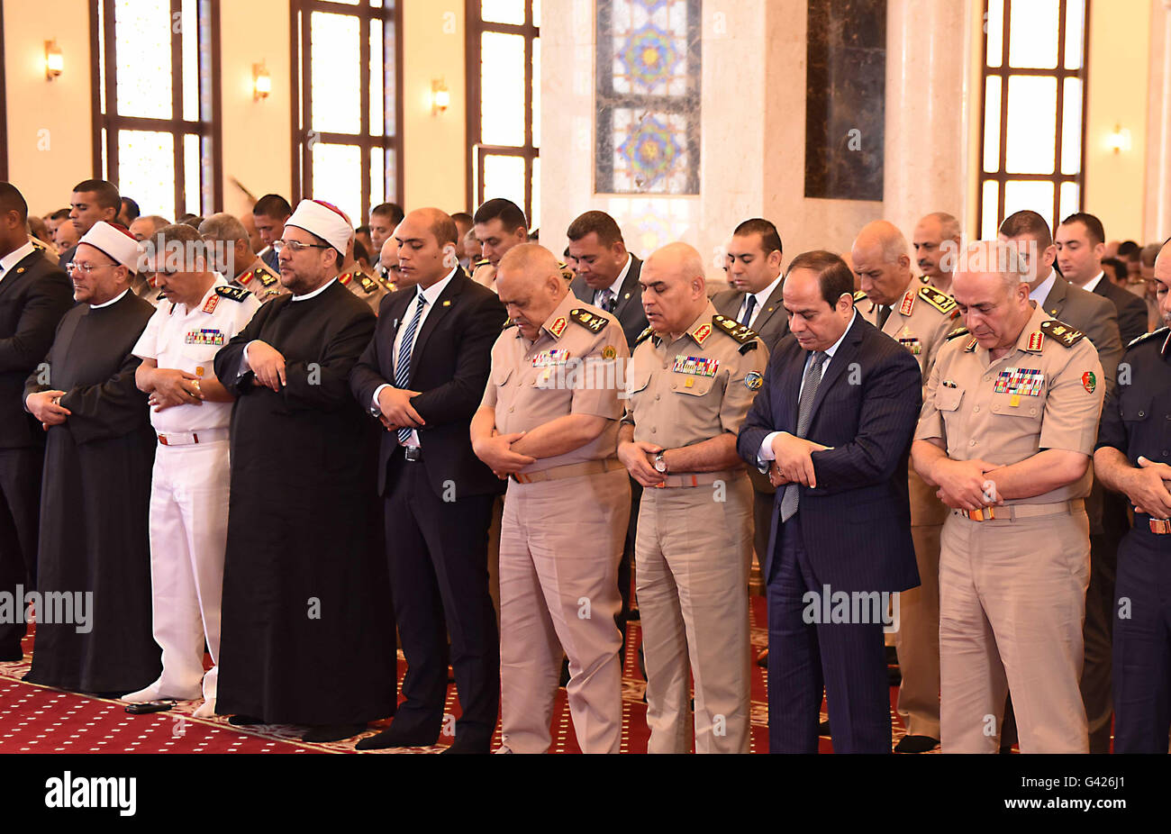 Prayers in egyptian mosque hi-res stock photography and images - Alamy