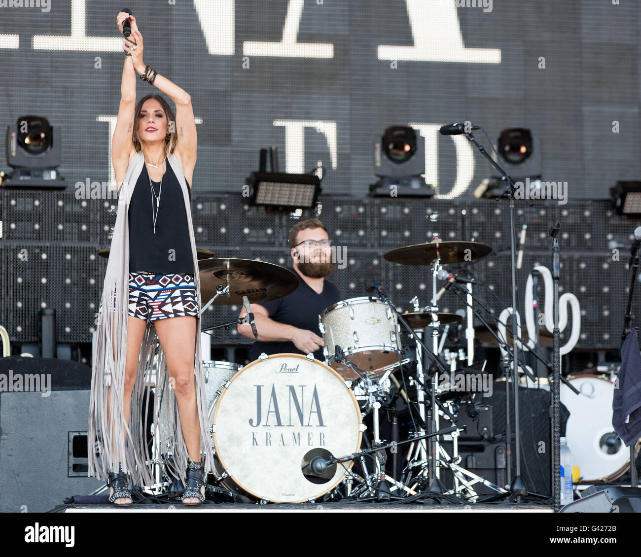 Chicago, Illinois, USA. 17th June, 2016. Country musician JANA KRAMER ...