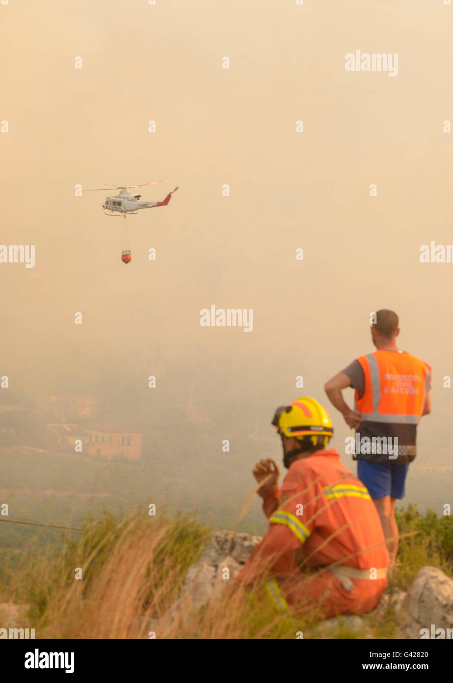 Valencia, Spain. 17th June, 2016. Firefighter watching the helicopter ...