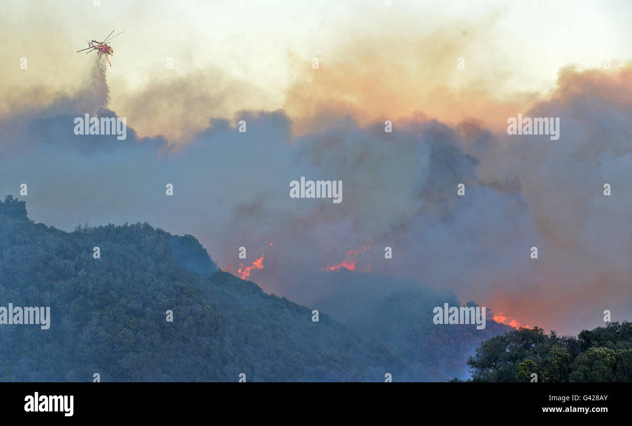 Santa Barbara, California, USA. 15th June, 2016. A SkyCrane heavy ...
