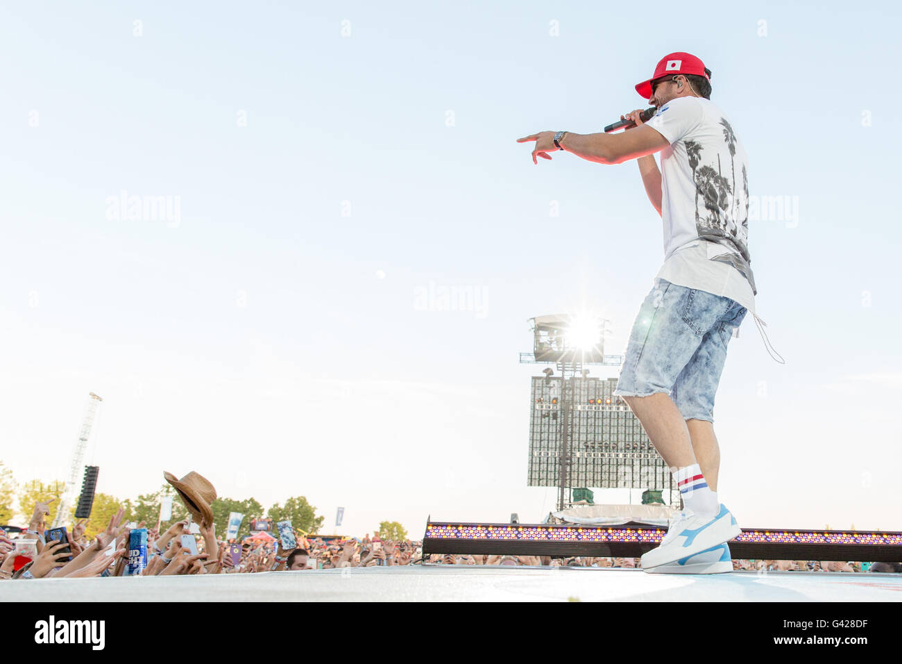 Chicago, Illinois, USA. 17th June, 2016. Country singer SAM HUNT ...