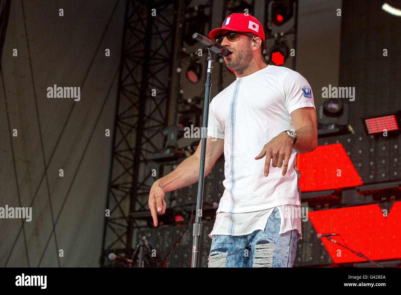 Chicago, Illinois, USA. 17th June, 2016. Country singer SAM HUNT ...