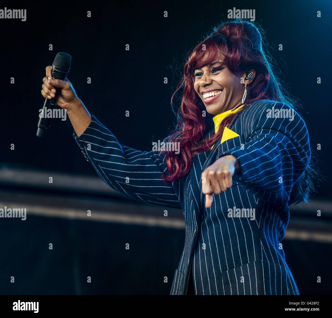 Santi singer hi-res stock photography and images - Alamy