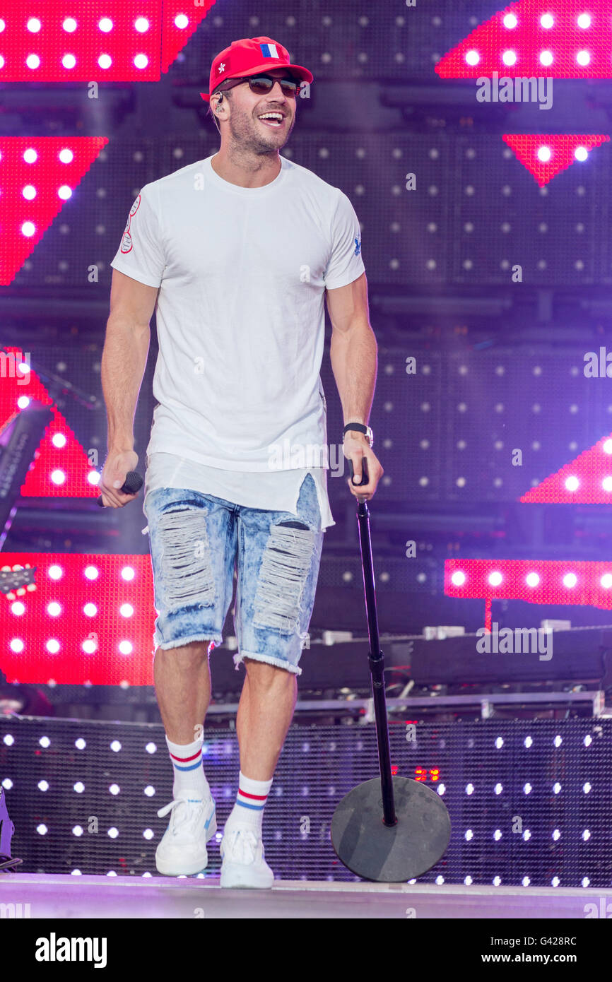 Chicago, Illinois, USA. 17th June, 2016. Country singer SAM HUNT ...