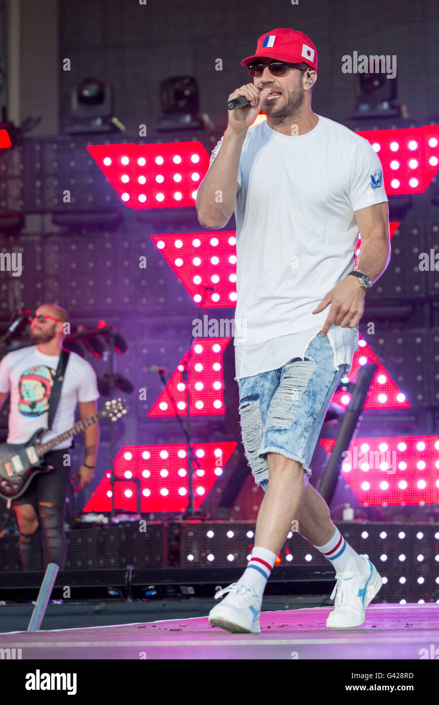 Chicago, Illinois, USA. 17th June, 2016. Country singer SAM HUNT ...
