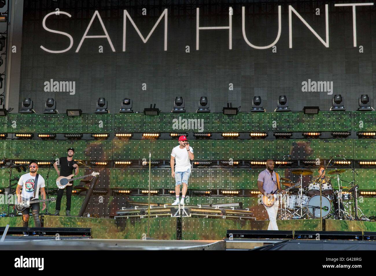 Chicago, Illinois, USA. 17th June, 2016. Country singer SAM HUNT ...