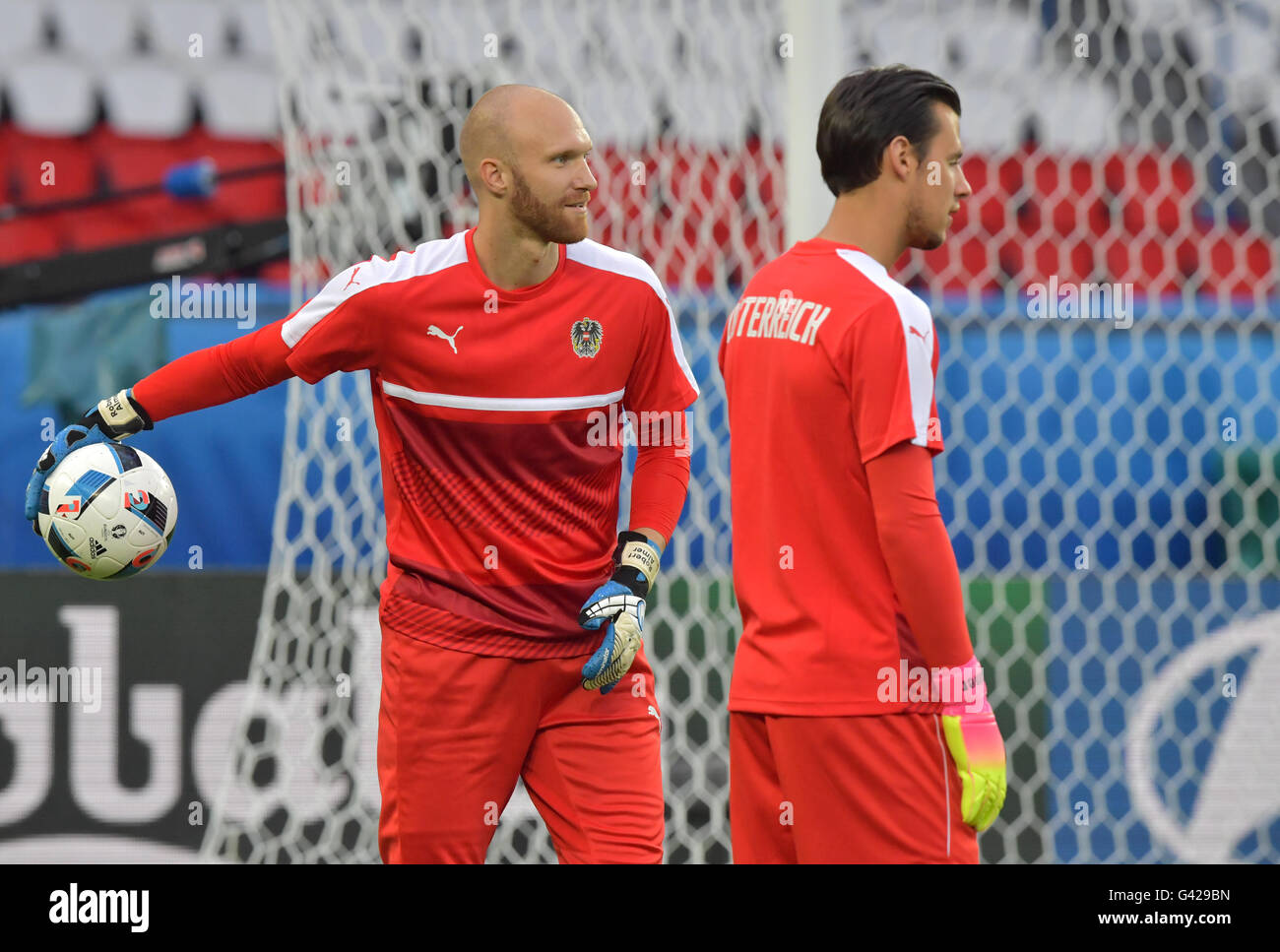 Austria goalkeeper robert almer hi-res stock photography and images - Alamy