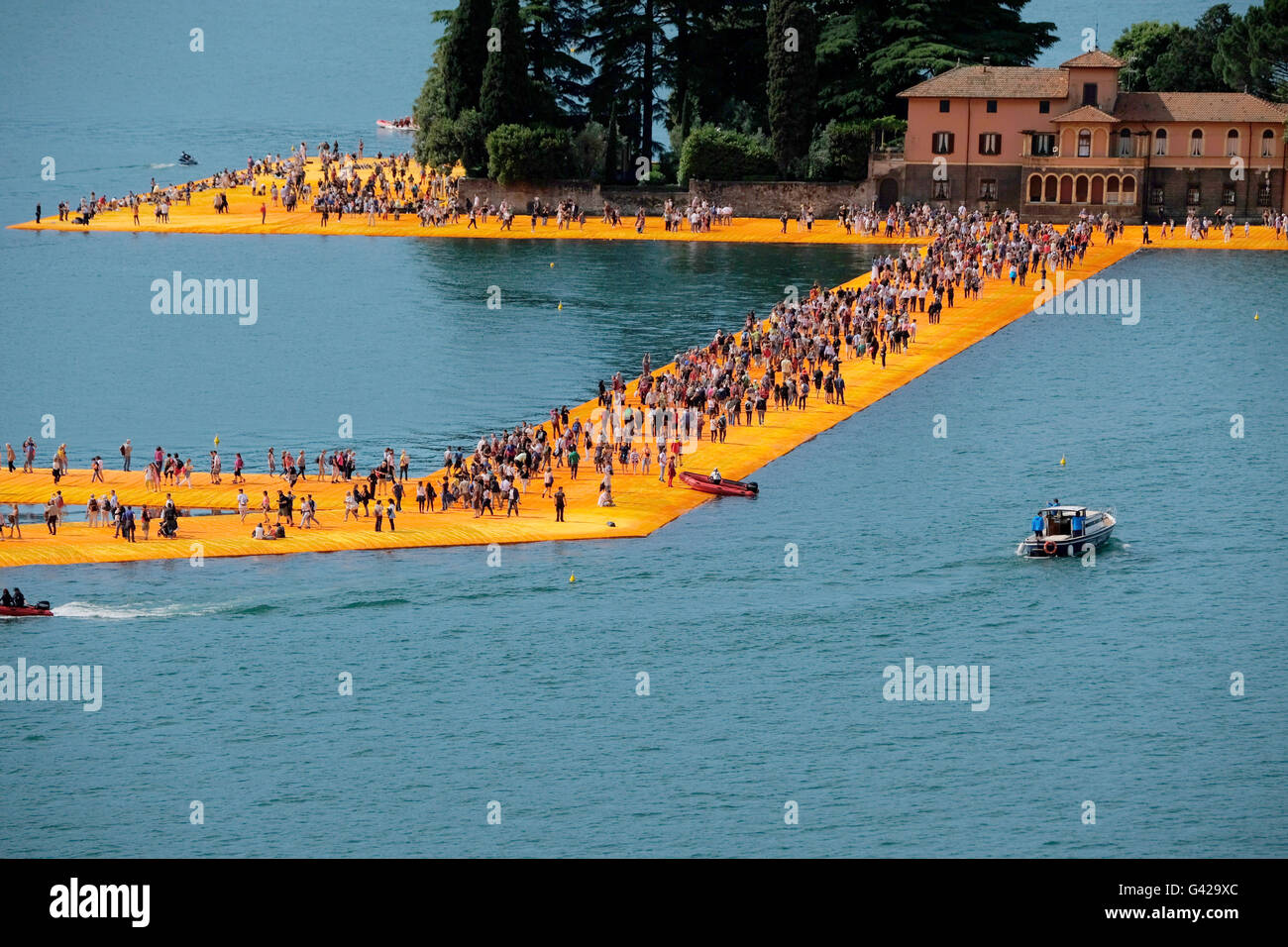Paratico, Italy. 18th June, 2016. Visitors walk across floating piers ...