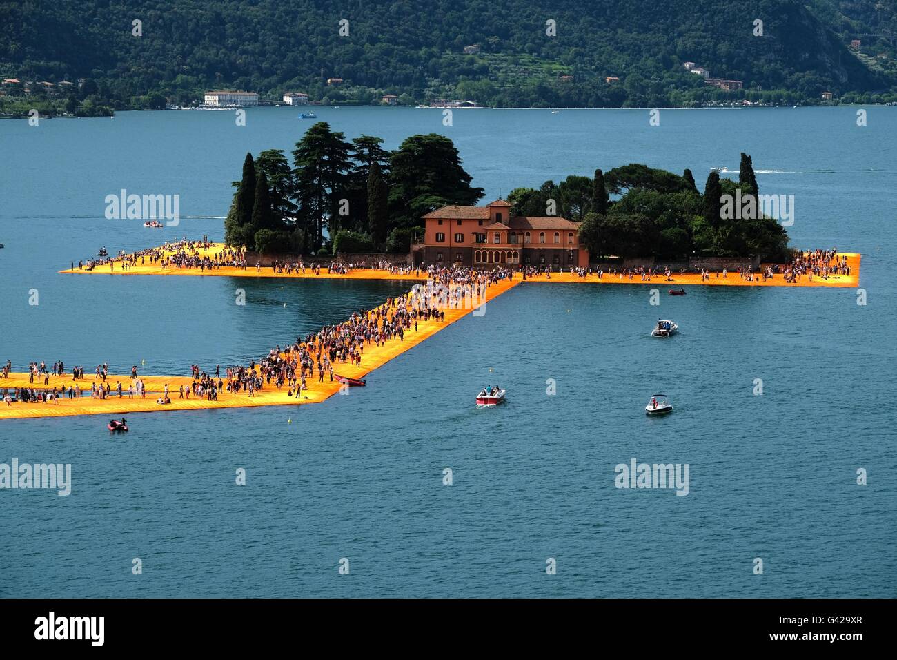Christo the floating piers hi-res stock photography and images - Alamy