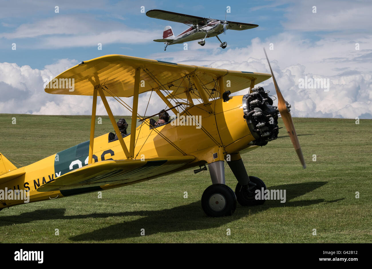 Classic airplanes hi-res stock photography and images - Alamy