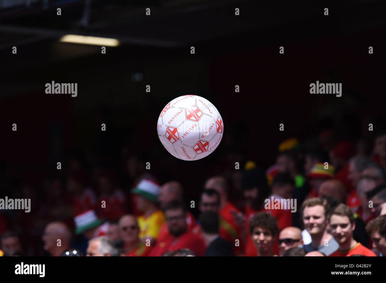 France wales football hi-res stock photography and images - Alamy