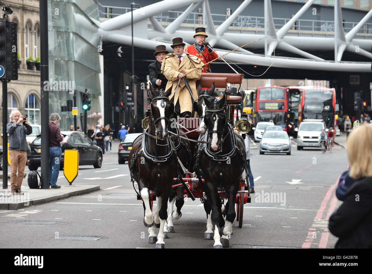 Guildhall, London, UK. 18th June, 2016. A horse-drawn mail coach London ...