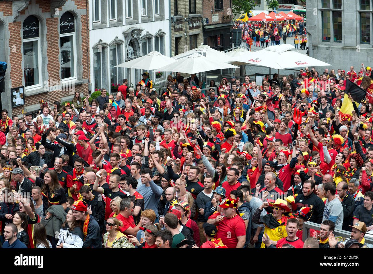 The red devils fans hi-res stock photography and images - Alamy