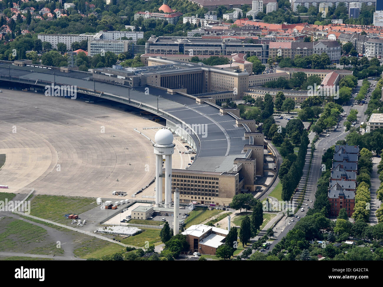 Zeppelin airport berlin tempelhof hi-res stock photography and images ...