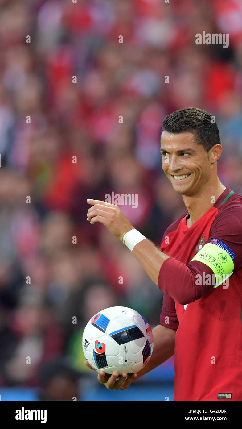 Cristiano ronaldo 2016 paris hi-res stock photography and images - Alamy