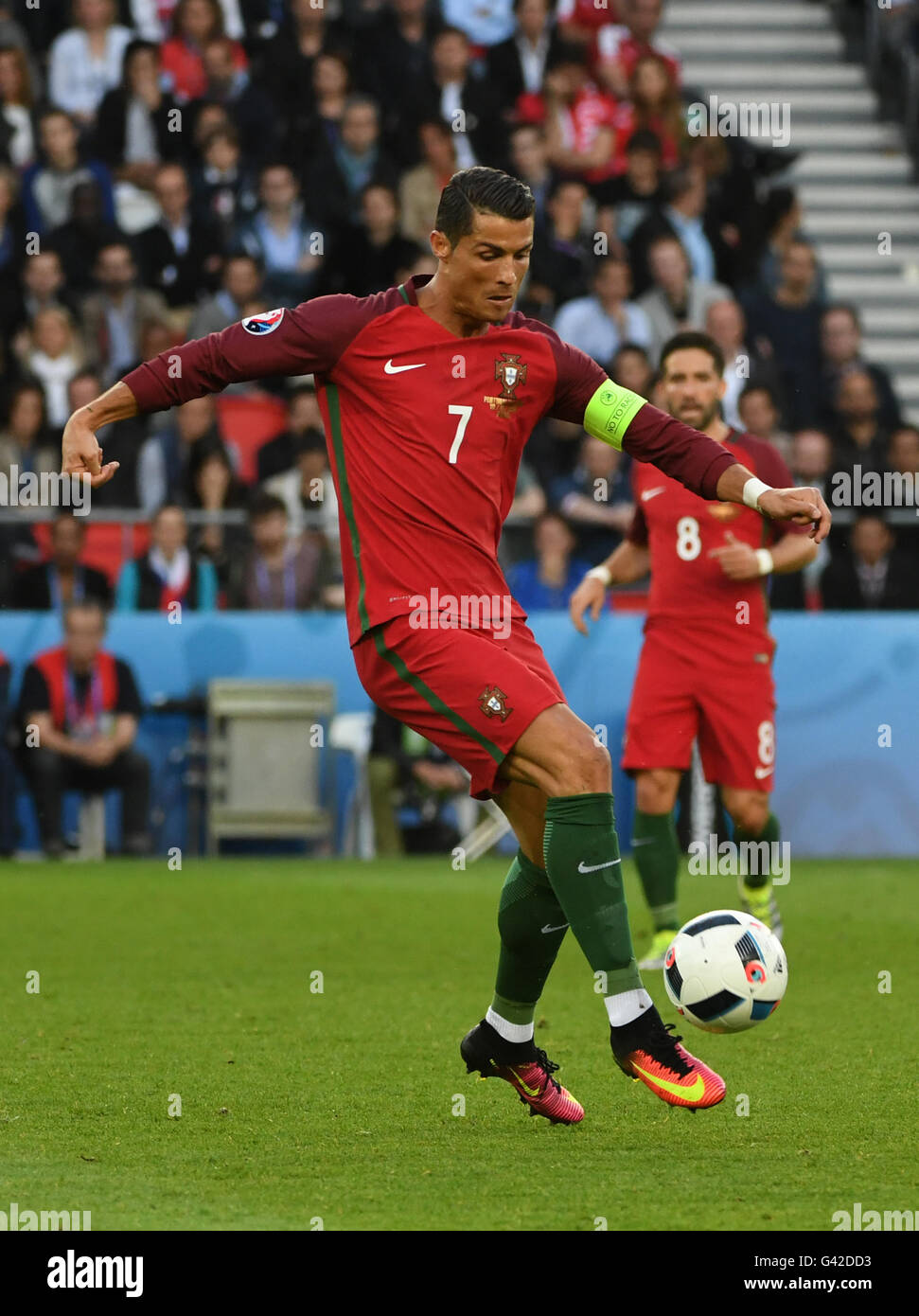 Cristiano ronaldo 2016 paris hi-res stock photography and images - Alamy