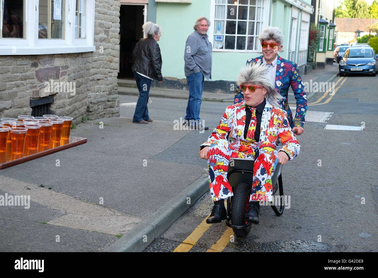 Competitors race fancy dress hi-res stock photography and images - Alamy