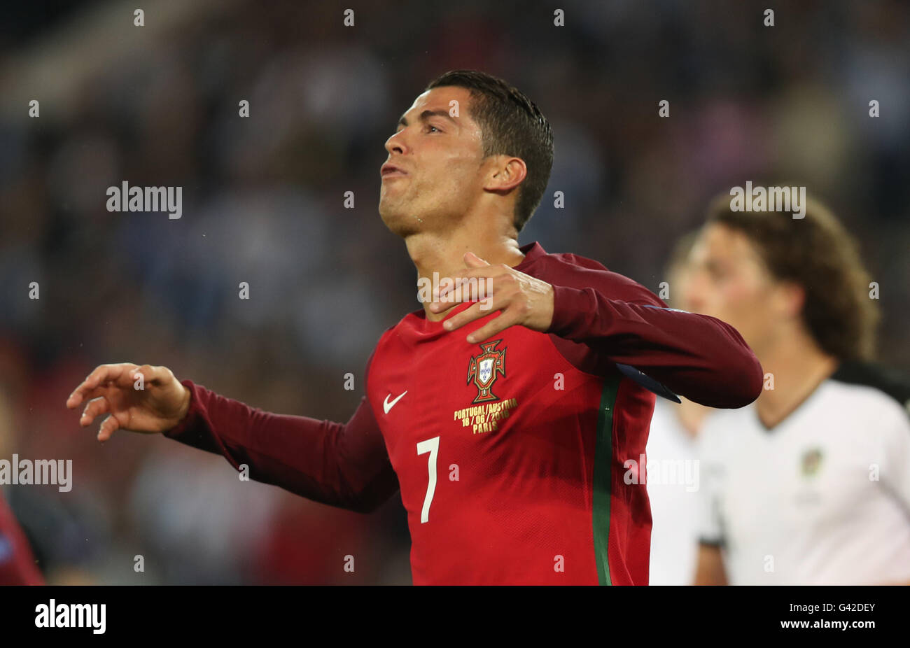 Cristiano ronaldo 2016 paris hi-res stock photography and images - Alamy