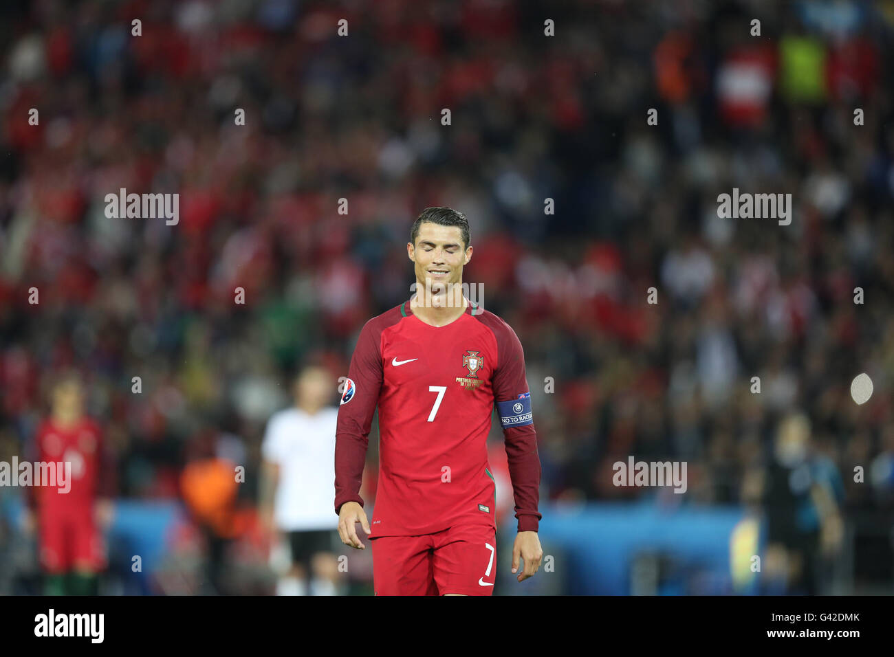 Cristiano ronaldo 2016 paris hi-res stock photography and images - Alamy