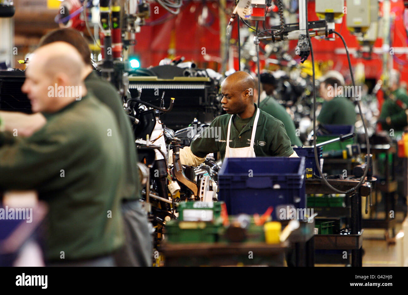 Workers at the land rover lode lane solihull plant hi-res stock ...