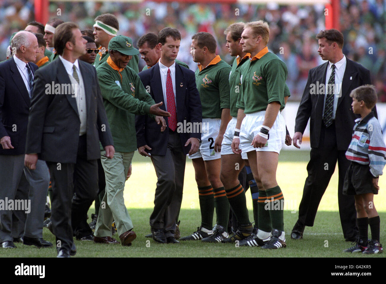 Nelson mandela south african rugby team hi-res stock photography and ...