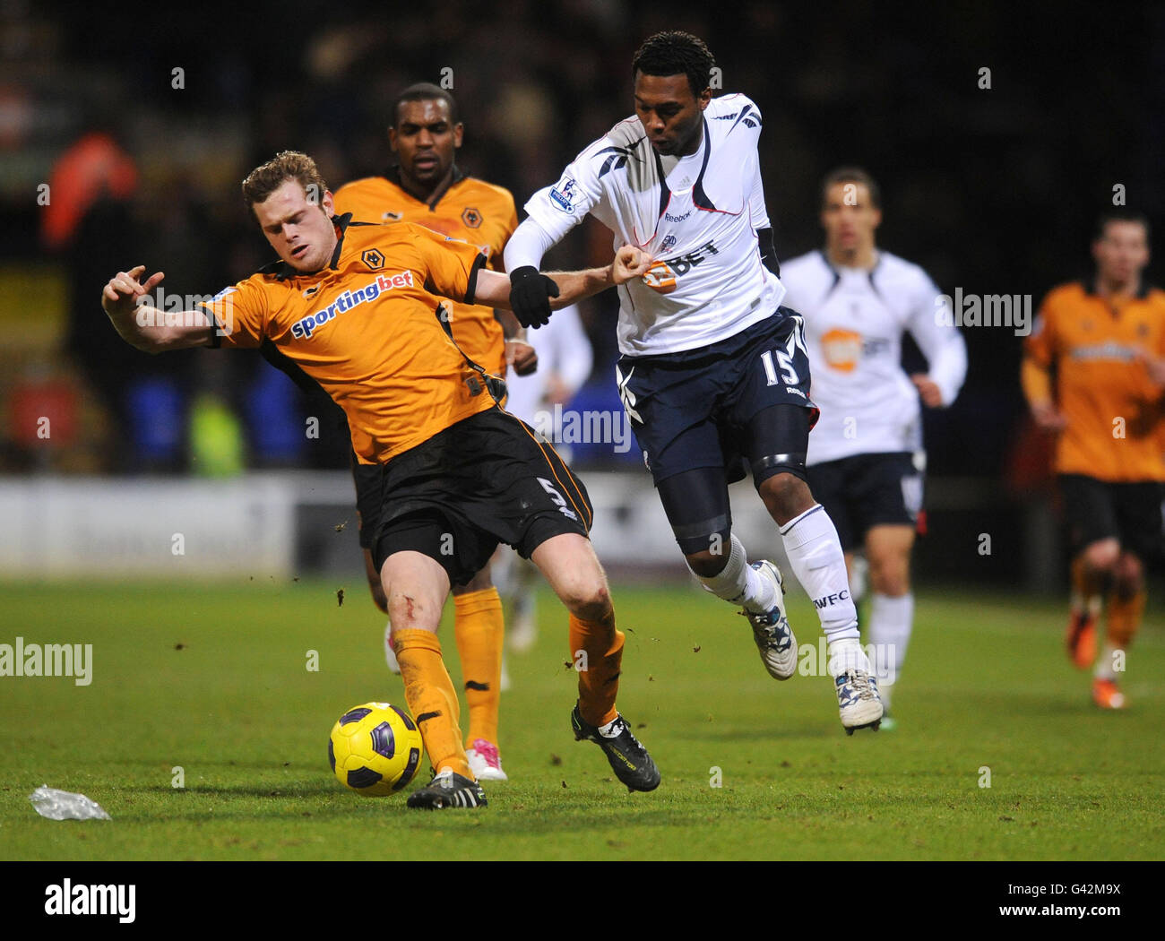 Wolves Richard Stearman (left) and Bolton's Daniel Sturridge battle for ...