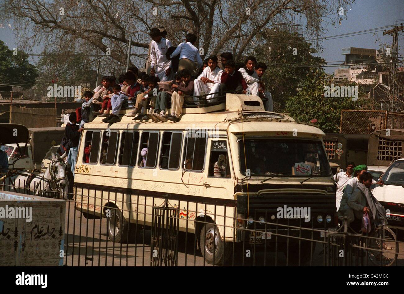 TRAVEL PAKISTAN. BUS TOP TRAVELLERS, LAHORE, PAKISTAN Stock Photo - Alamy