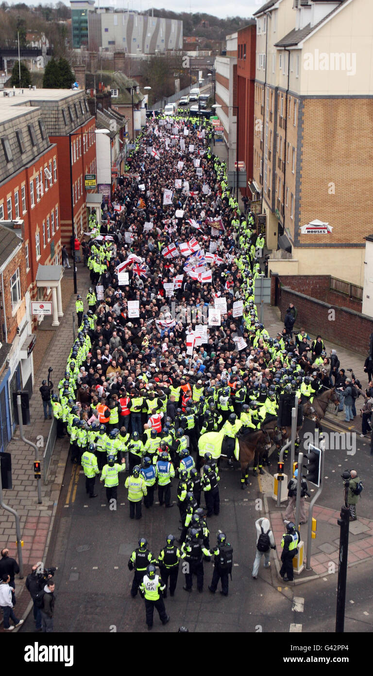 EDL demonstration in Luton. A large group of English Defence League ...