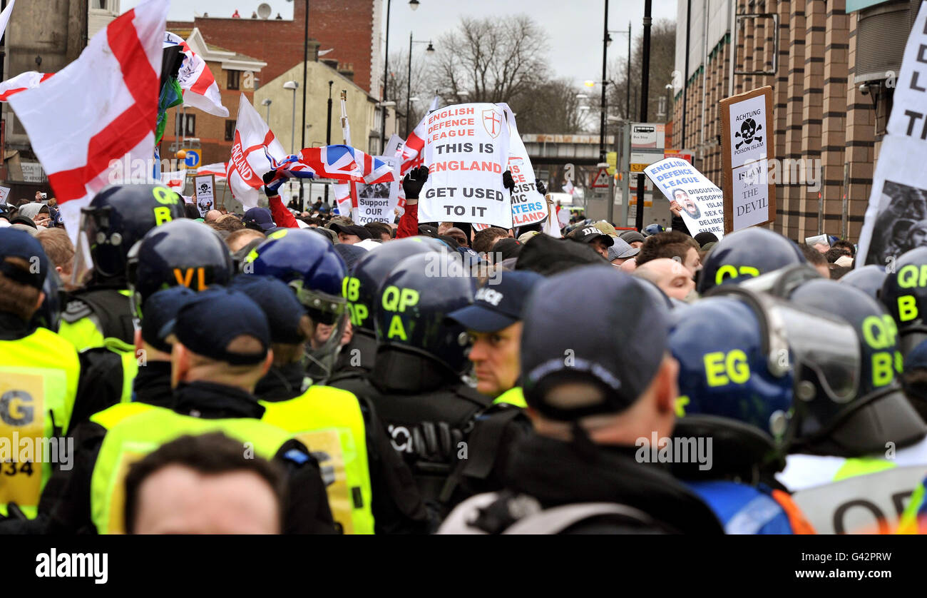 Protest Luton Demonstrating General View Gv Flags Placard Mangsm High ...