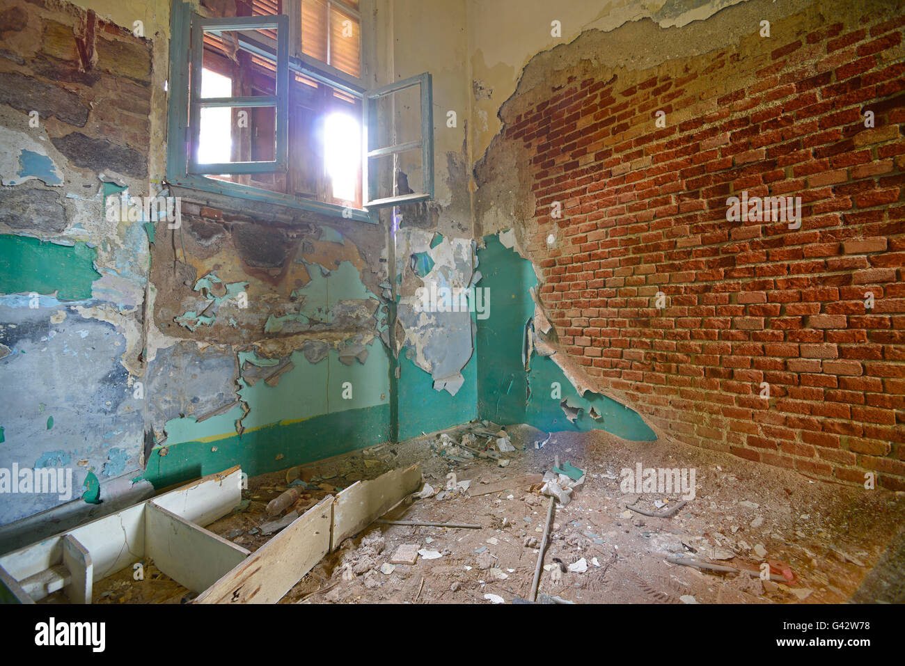 Indoor building ruin ruins ceiling hi-res stock photography and images ...