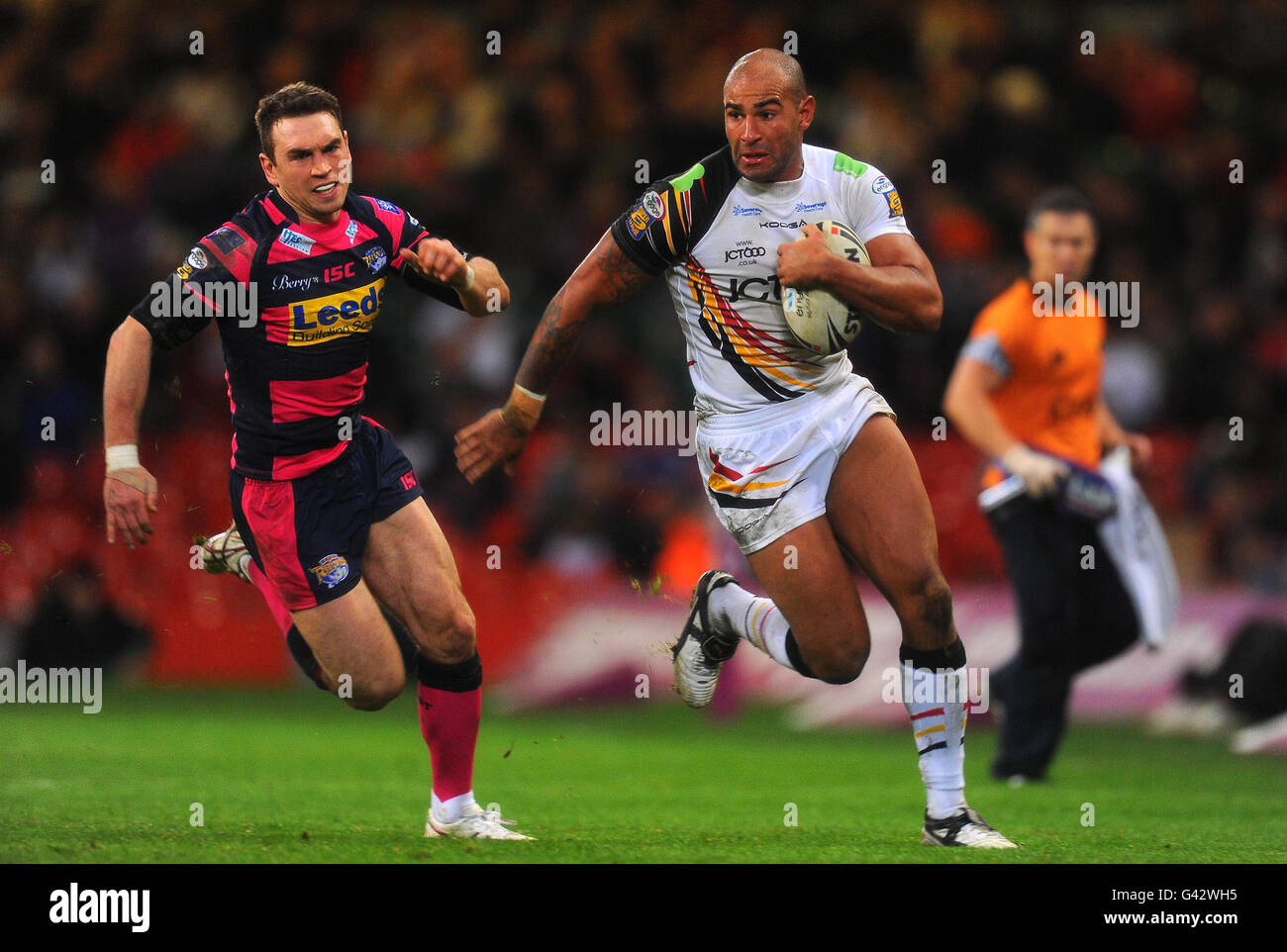 Rugbyl leeds ampics full length running mangpa hi-res stock photography ...