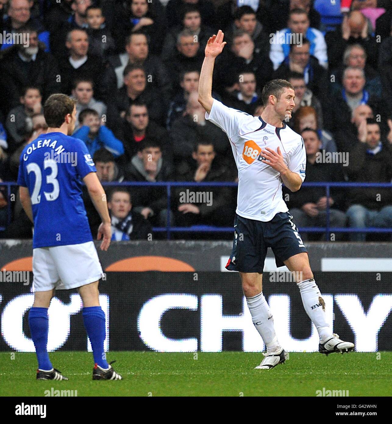 Right scoring teams opening goal hi-res stock photography and images ...