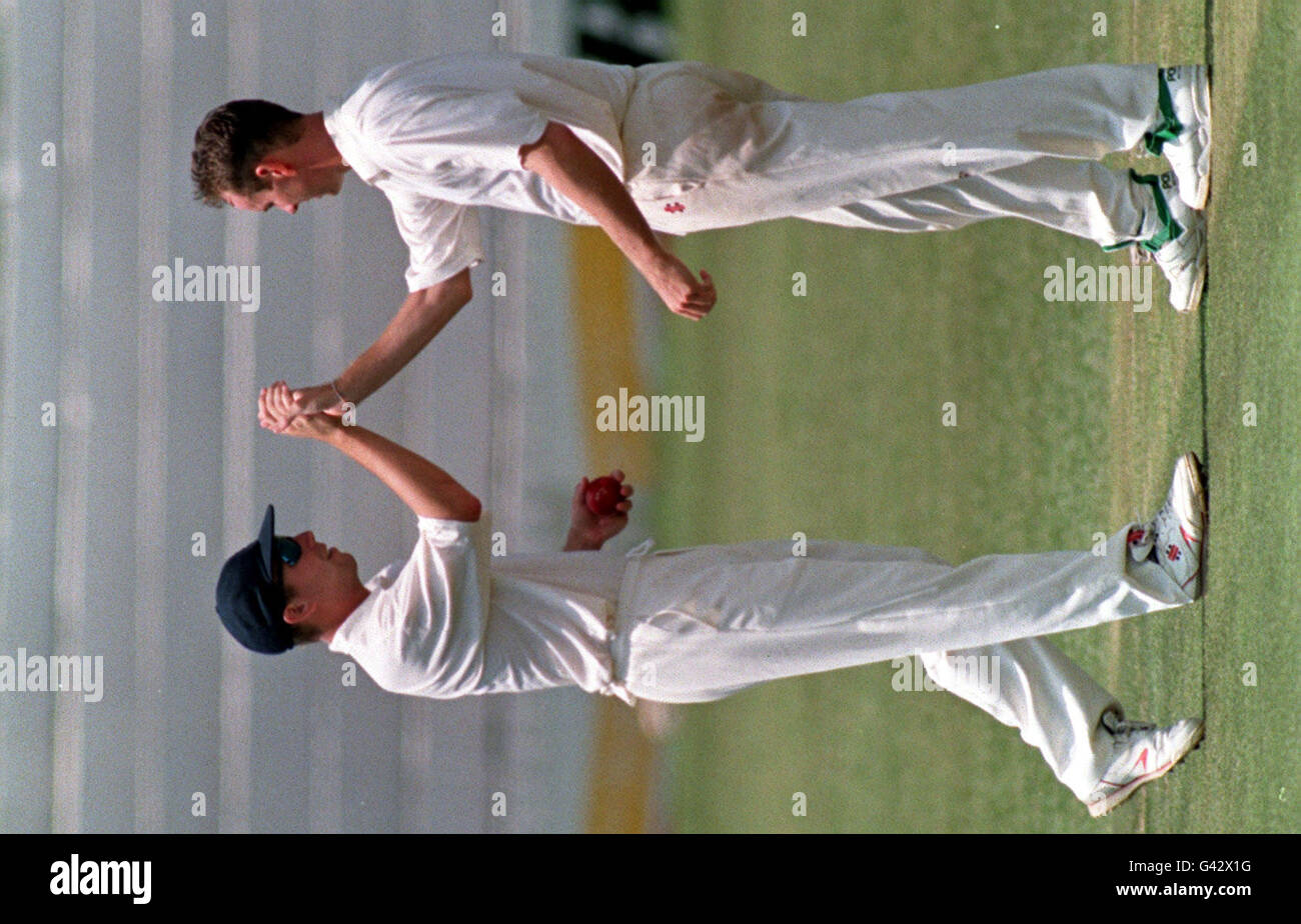 ENGLAND V SOUTH AFRICA STUDENTS XI - CRICKET 1995 Stock Photo - Alamy
