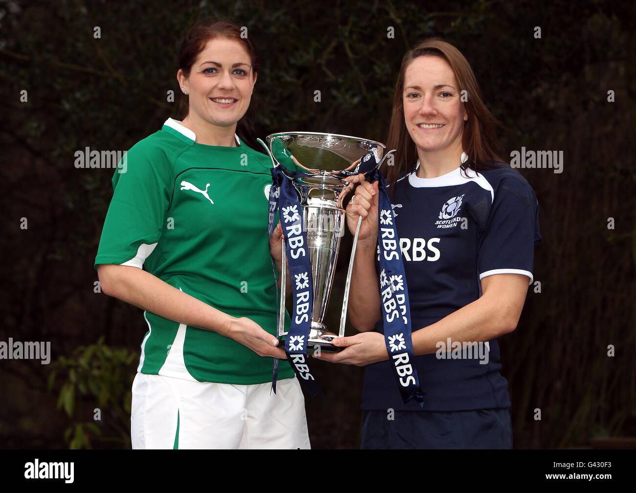 Scotland Womens captain Susie Brown with Ireland captain Fiona Coughlan ...