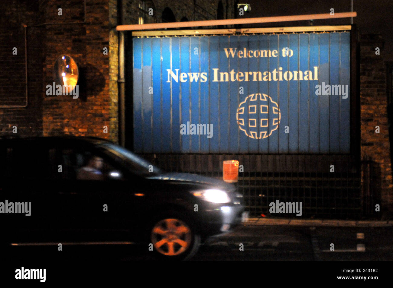 News international wapping entrance hi-res stock photography and images ...
