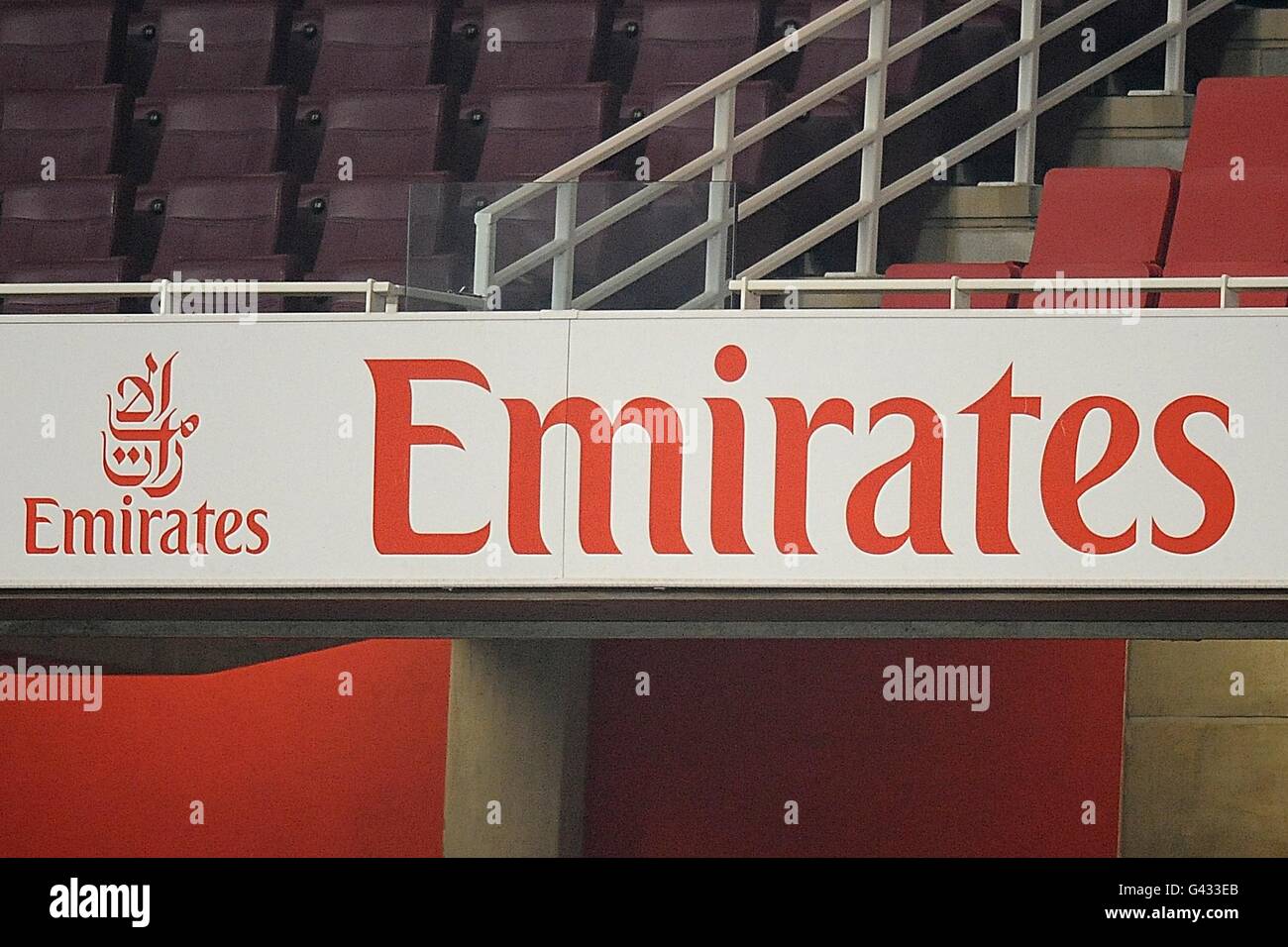 Emirates stadium signage hi-res stock photography and images - Alamy
