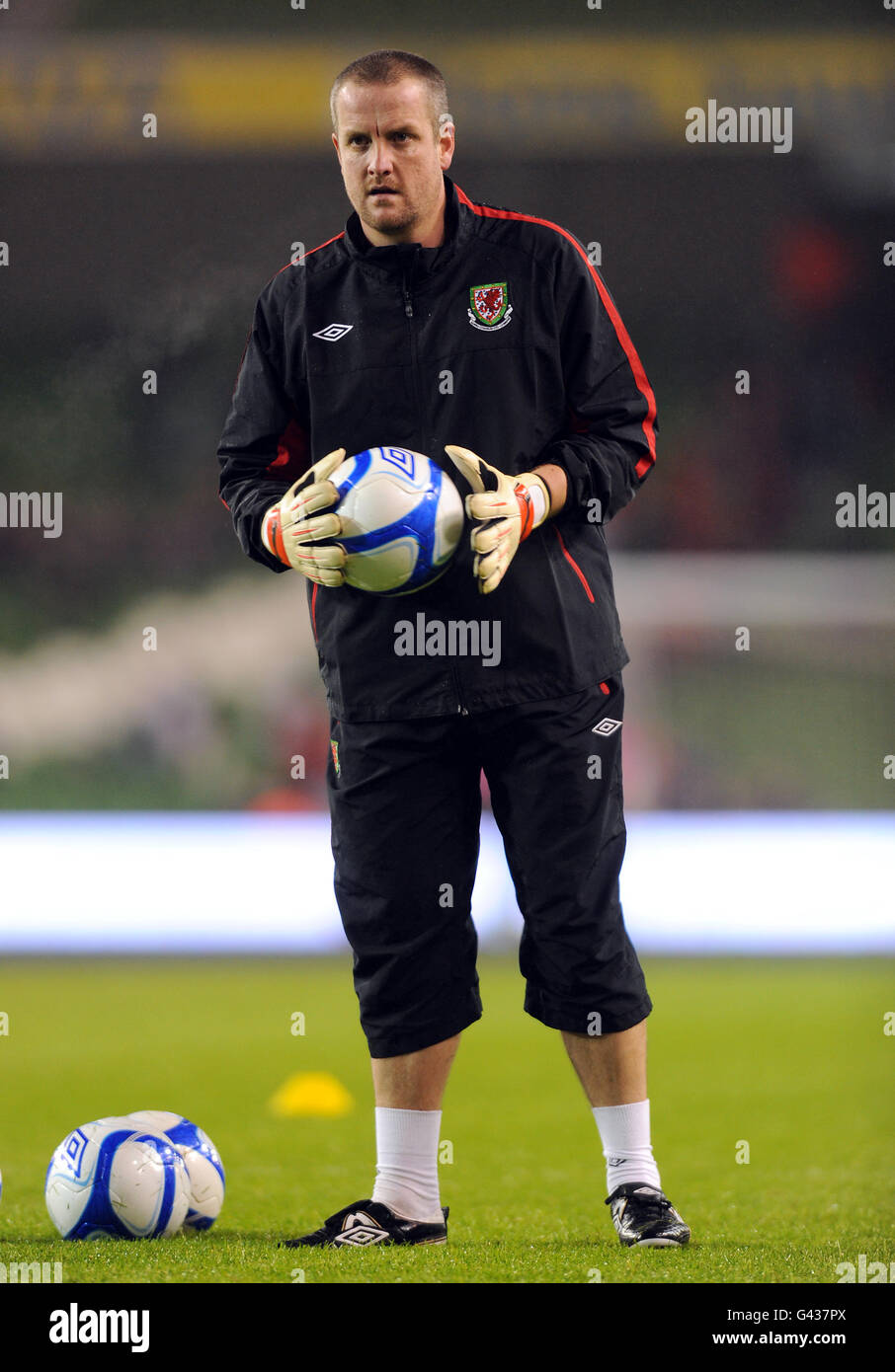 Football goalkeeping staff full length ampics hi-res stock photography and images - Alamy