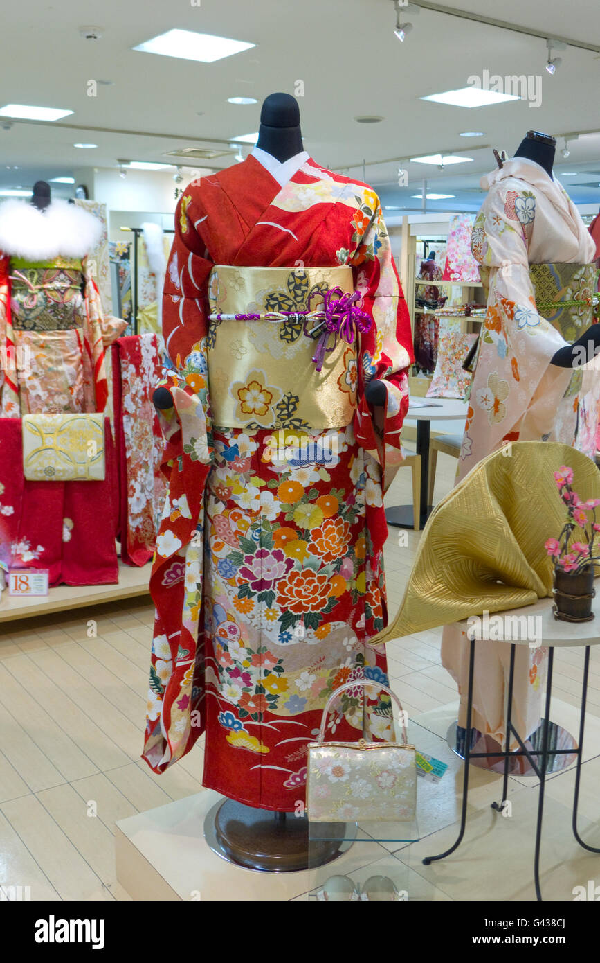 Kimono shop in Tokyo, Japan Credit © Fabio Mazzarella/Sintesi/Alamy ...