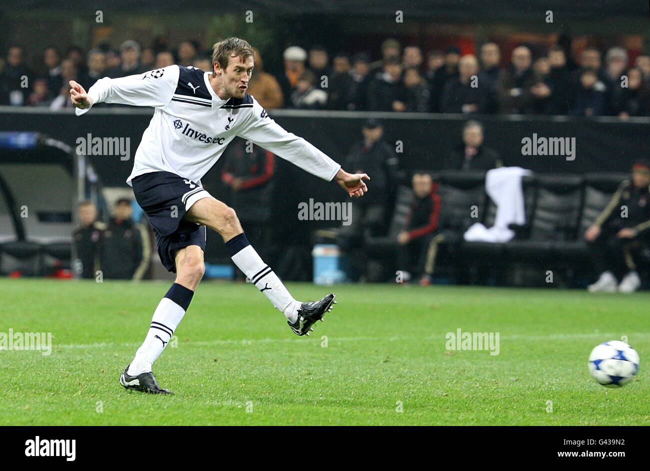 Tottenham Hotspur's Peter Crouch scores the winning goal Stock Photo ...