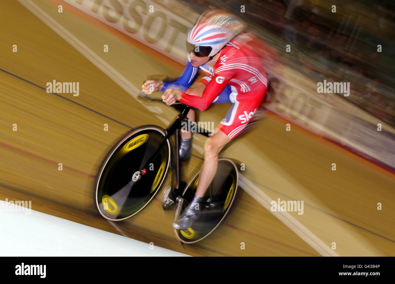Geraint Thomas competes in the Men's Individual Pursuit during the ...