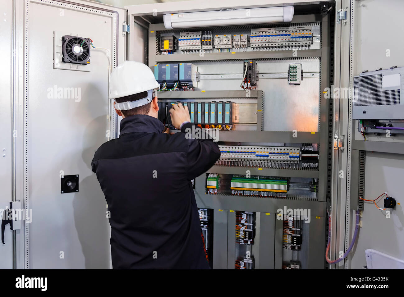 Man worker checking advanced industrial control panel Stock Photo - Alamy