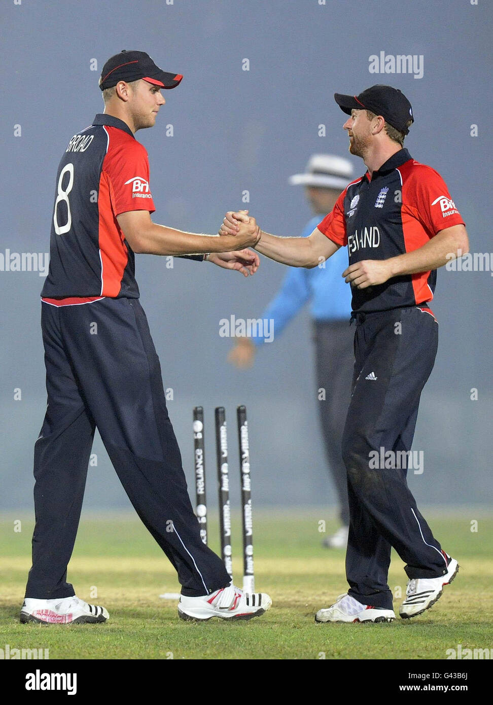 Sport cricket shaking hands hi-res stock photography and images - Alamy